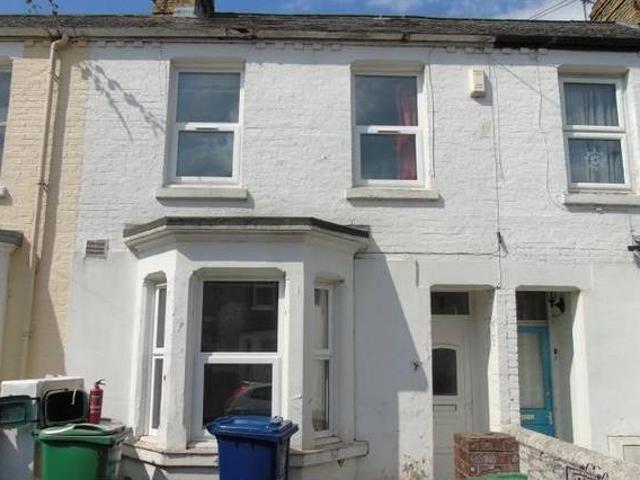 6 bedroom terraced house for rent in Crown Street Cowley OX4 1QG OX4
