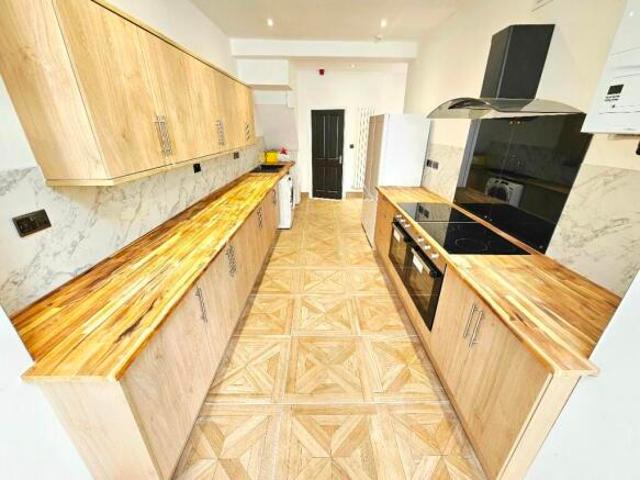 6 bedroom terraced house for rent in Cyril Street, Rusholme, Manchester, M14