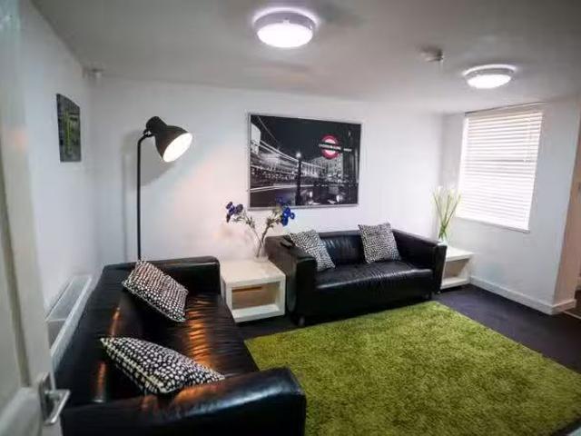 6 bedroom terraced house for rent in Adelaide Road, Liverpool.