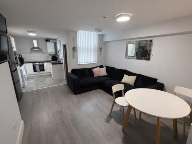 6 bedroom terraced house for rent in Albert Edward Road, Liverpool, Merseyside, L7