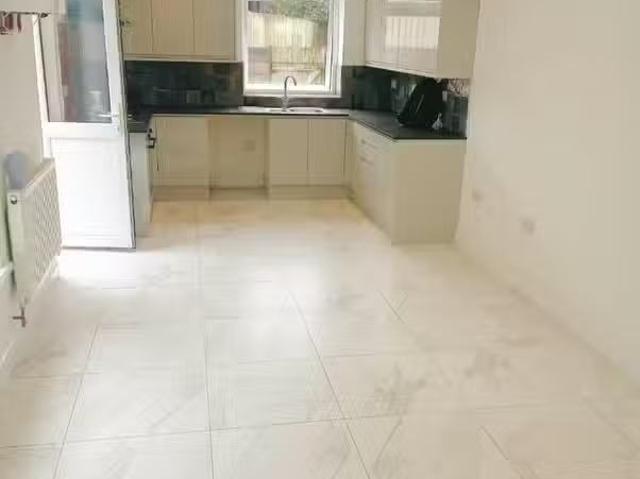 6 bedroom terraced house for rent in Allensbank Road, Cardiff.