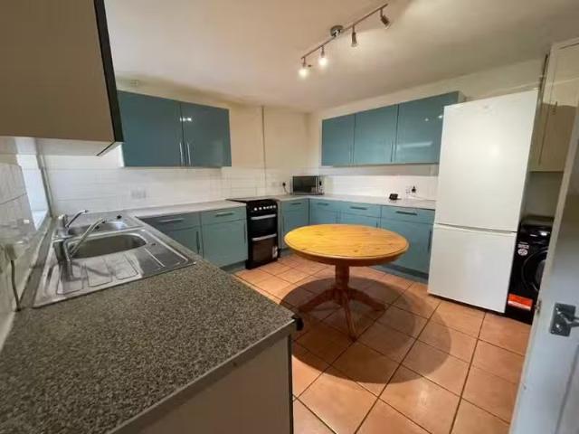 6 bedroom terraced house for rent in Ashgrove Road, Ashley Dow.
