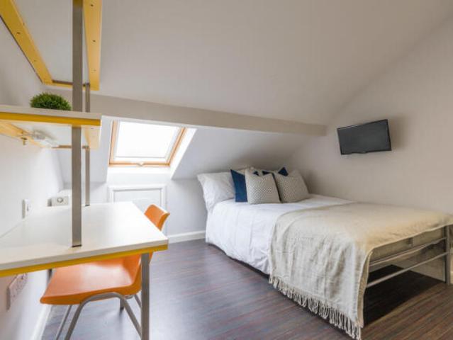 6 bedroom terraced house for rent in Ashford Street, Stoke, ST4