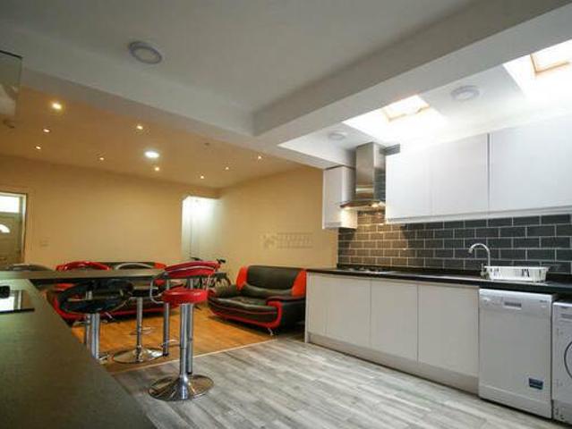 6 bedroom terraced house for rent in Bournbrook Road 3 bath student property B29