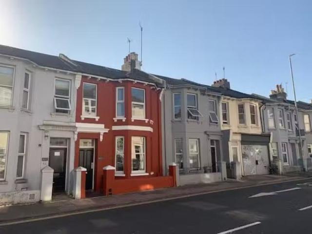 6 bedroom terraced house for rent in Beaconsfield Road, Bright.