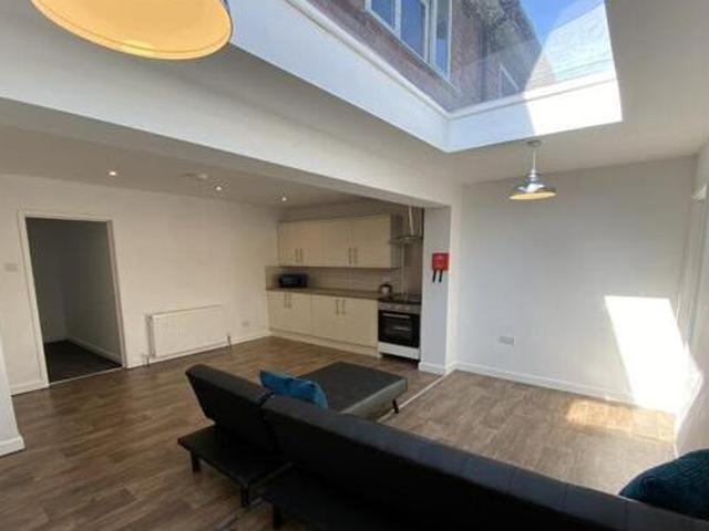 6 Bedroom Terraced House For Rent In Beeston