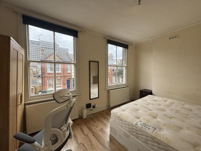 6 bedroom terraced house for rent in Biscay Road, London, W6