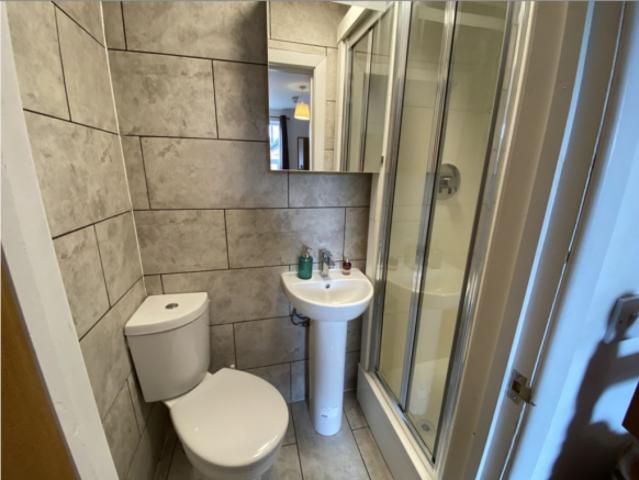 6 bedroom terraced house for rent in Bishops Road, Reading, RG6
