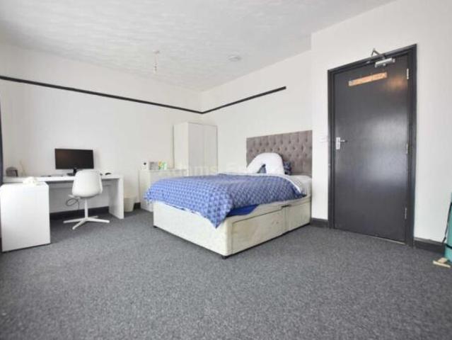 6 bedroom terraced house for rent in Blenheim Road, Reading, RG1