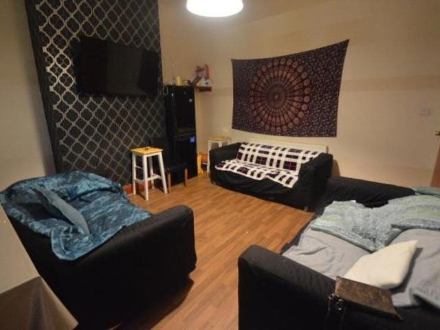 6 bedroom terraced house for rent in Brudenell Road, Leeds, West Yorkshire, LS6