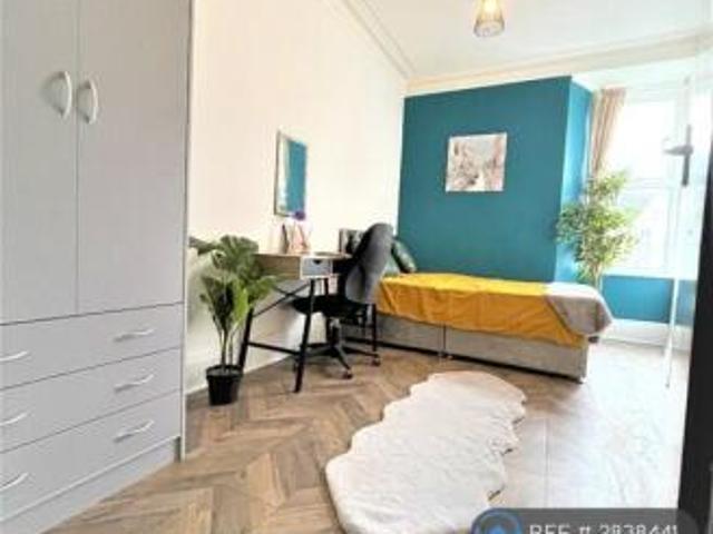 6 bedroom terraced house for rent in Brandon Grove, Newcastle Upon Tyne, NE2