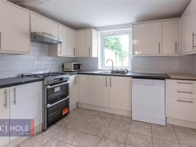 6 bedroom terraced house for rent in Brentry Road, Fishponds.