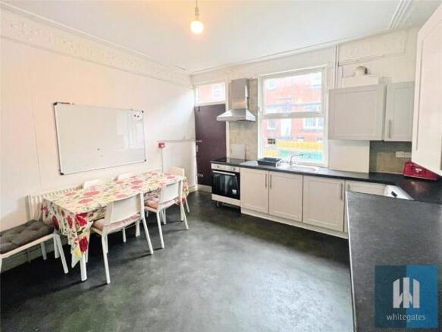 6 bedroom terraced house for rent in Burchett Grove, Woodhouse, Leeds, LS6