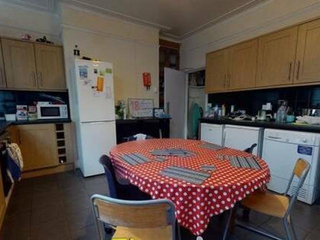 6 bedroom terraced house for rent in Burchett Grove Woodhouse Leeds LS6