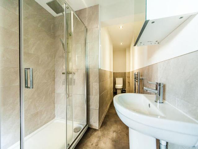 6 bedroom terraced house for rent in Burchett Place, Woodhouse, Leeds, LS6 2LN, LS6