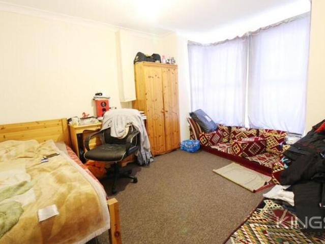 6 bedroom terraced house for rent in Burlington Road, SO15