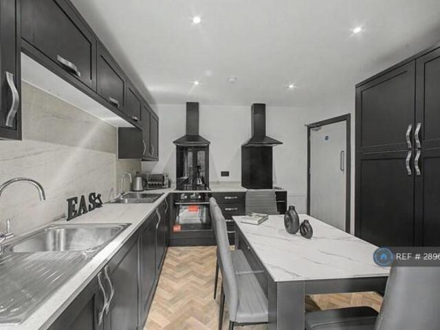 6 bedroom terraced house for rent in Gorton Road, Stockport, SK5