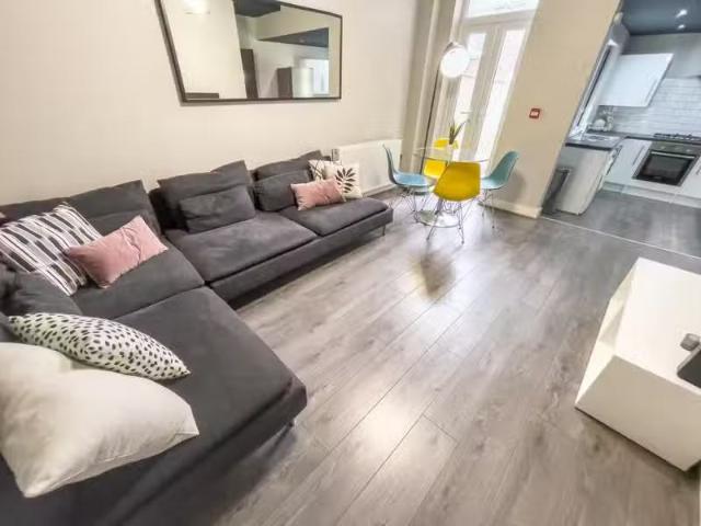 6 bedroom terraced house for rent in Gilroy Road, L6 6BG,, L6