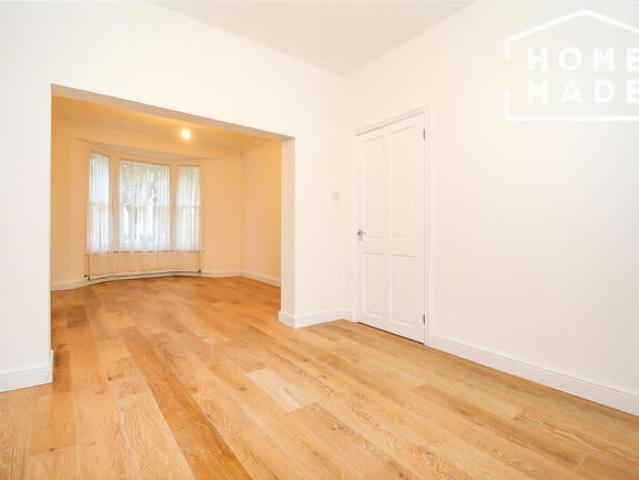 6 bedroom terraced house for rent in Graham Road, SW19