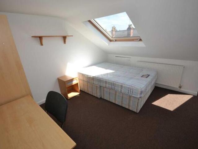 6 bedroom terraced house for rent in Grange Avenue, Earley, Reading, Berkshire, RG6 1DL, RG6