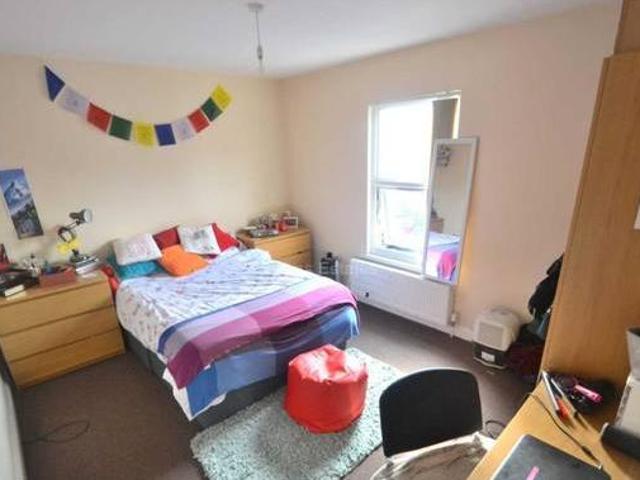 6 bedroom terraced house for rent in Donnington Gardens Reading RG1