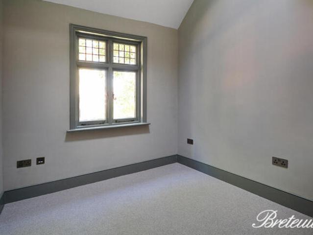 6 bedroom terraced house for rent in Daisy Lane, London, SW6