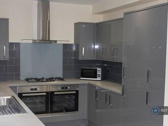6 bedroom terraced house for rent in Deramore Street Manchester M14