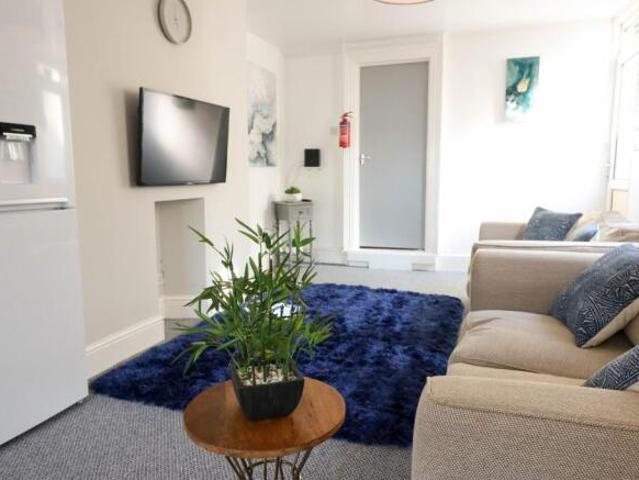 6 bedroom terraced house for rent in Diamond Avenue, Plymouth, Devon, PL4