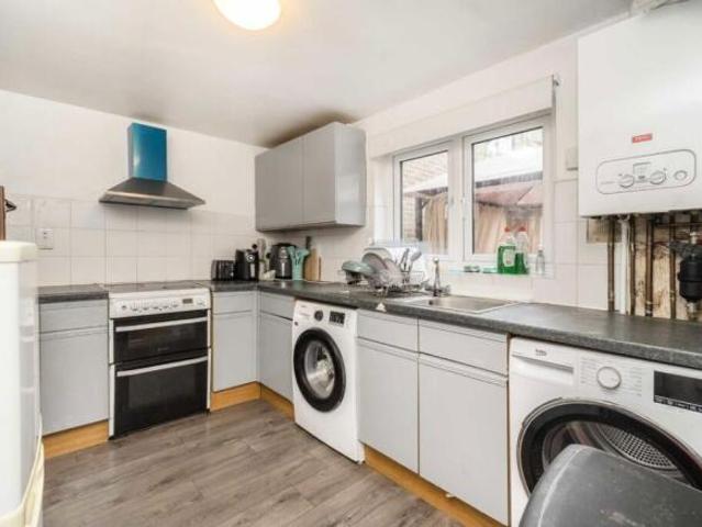 6 bedroom terraced house for rent in Ennis Road, London, N4
