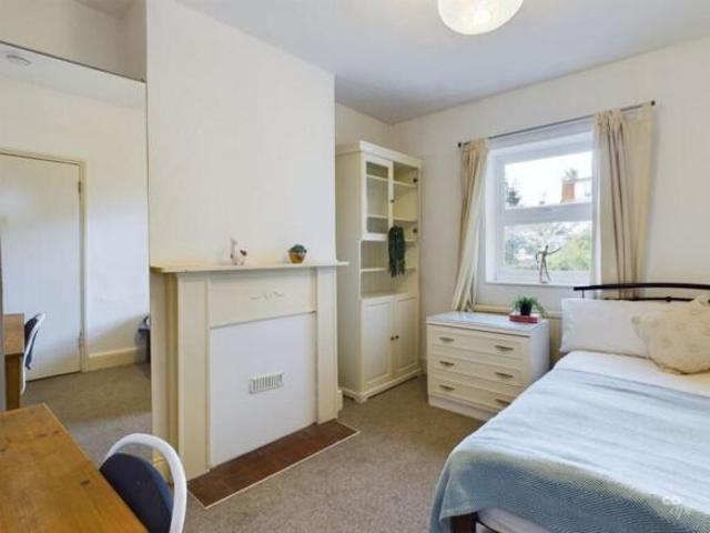 6 bedroom terraced house for rent in Elm Grove, Master, BN2