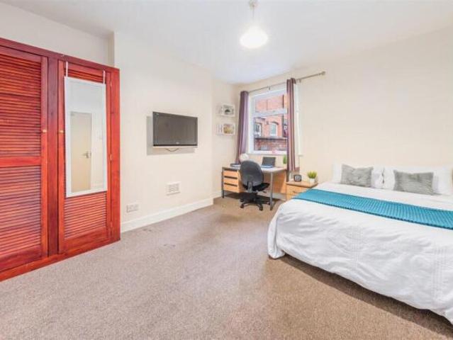 6 bedroom terraced house for rent in Fosse Road South, Leicester LE3 0FR, LE3