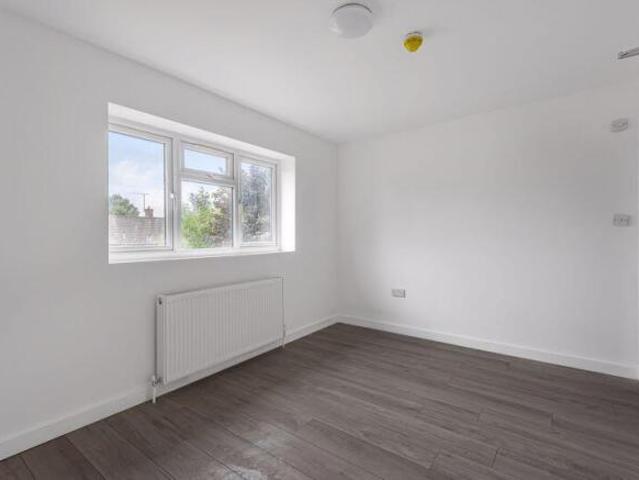 6 bedroom terraced house for rent in Farnham Road, Farnham Royal, Slough, Berkshire, SL2