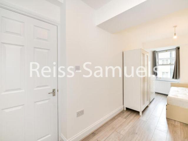 6 bedroom terraced house for rent in Ferry Street, Tower Hamlets, London, E14