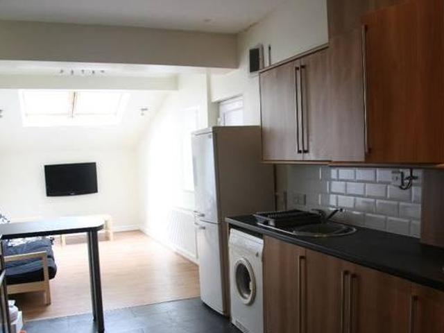 6 bedroom terraced house for rent in FURNESS ROAD Manchester M14
