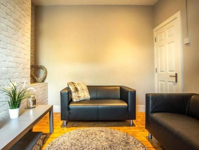 6 bedroom terraced house for rent in Kneller Road, Brockley, London, SE4