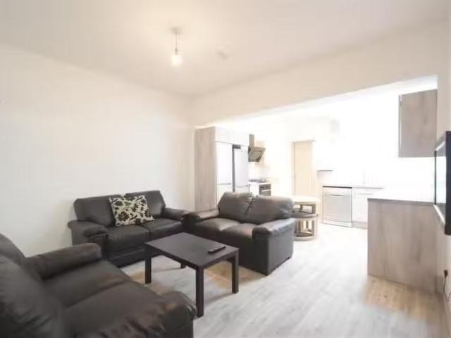 6 bedroom terraced house for rent in Katie Road Selly Oak, B29.