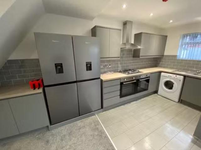 6 bedroom terraced house for rent in Kelso Road, Liverpool, L6