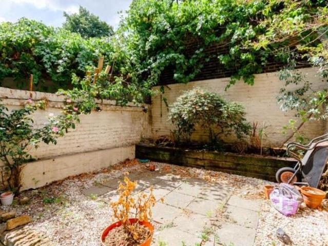 6 bedroom terraced house for rent in Killowen Road, Hackney E9