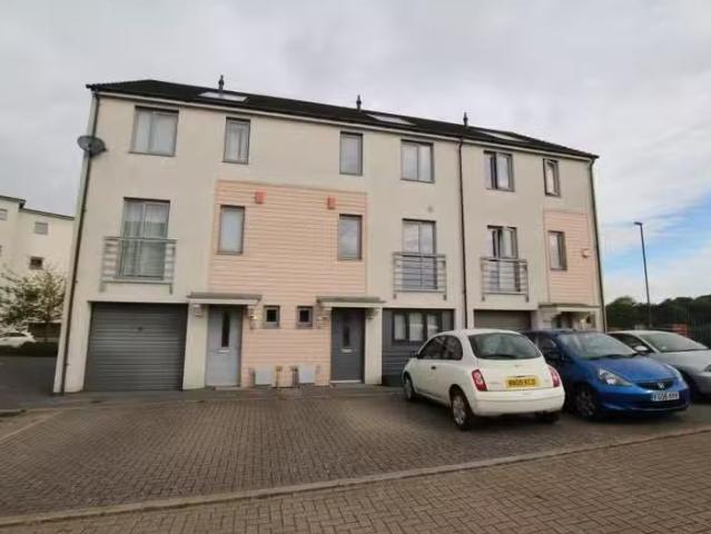 6 bedroom terraced house for rent in Home Leas Close Cheswic.