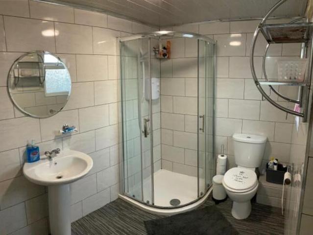 6 bedroom terraced house for rent in Haydn Avenue, Manchester, M14