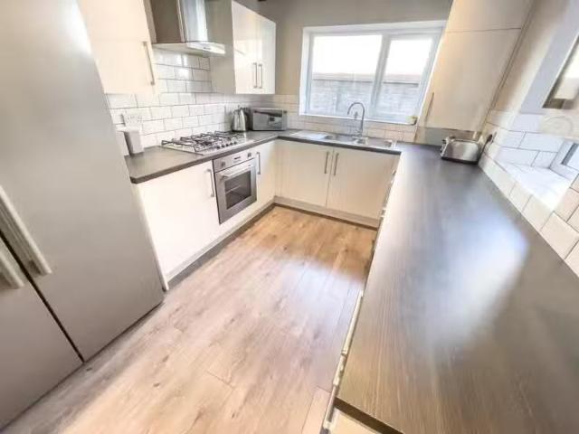 6 bedroom terraced house for rent in Hannan Road, L6 6DB,, L6