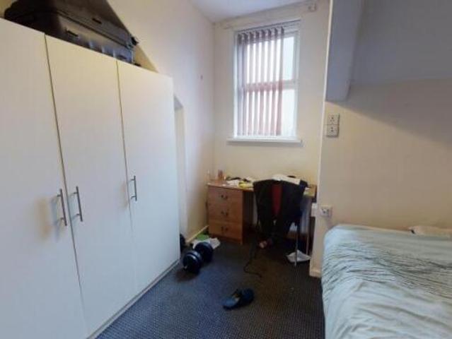6 bedroom terraced house for rent in Harold Terrace, Hyde Park, Leeds, LS6