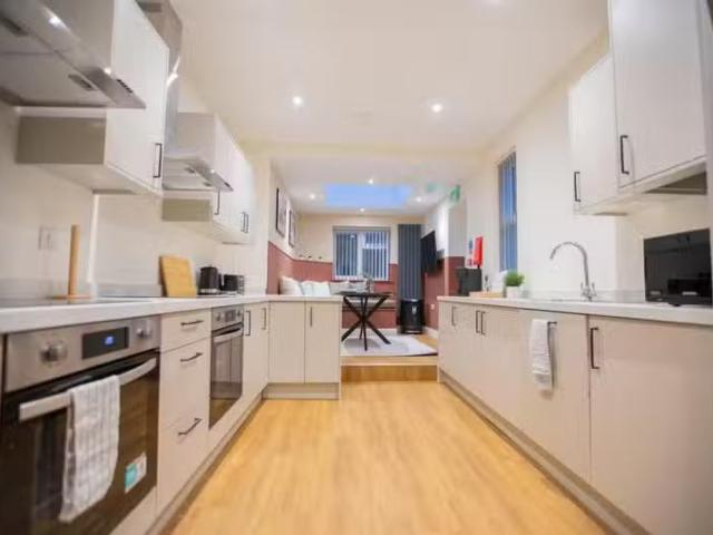 6 bedroom terraced house for rent in Harrow Road, Bristol, BS4