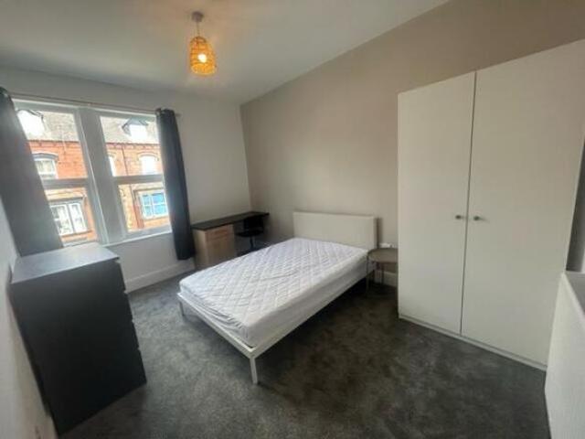 6 bedroom terraced house for rent in Hartley Grove, Woodhouse, Leeds, LS6