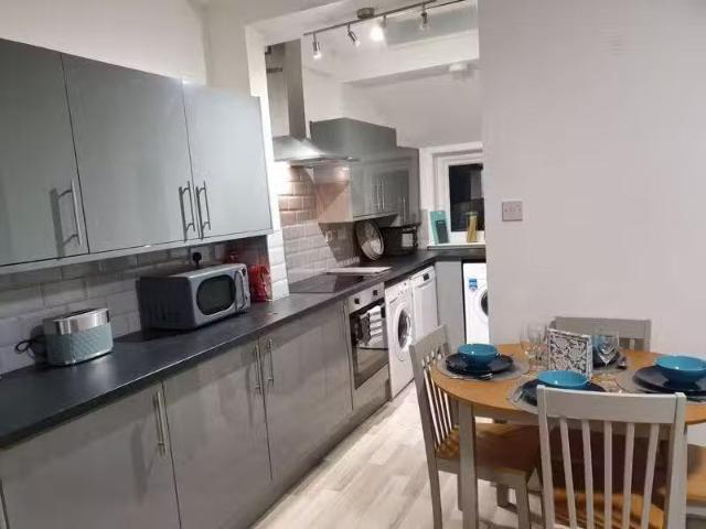 6 bedroom terraced house for rent in Hastings Road, Bolton, BL1