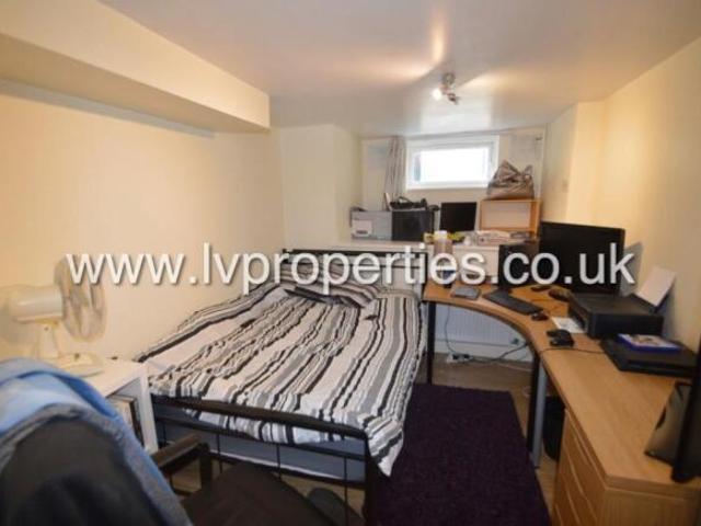6 bedroom terraced house for rent in Headingley Mount, Headingley, Leeds, West Yorkshire, LS6