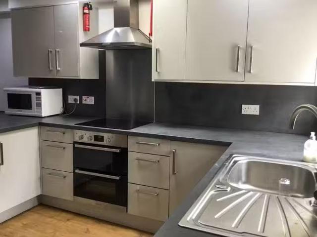 6 bedroom terraced house for rent in Heeley Road, Selly Oak, B.