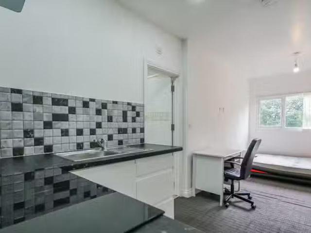 6 bedroom terraced house for rent in Heeley Road, Selly Oak, B.