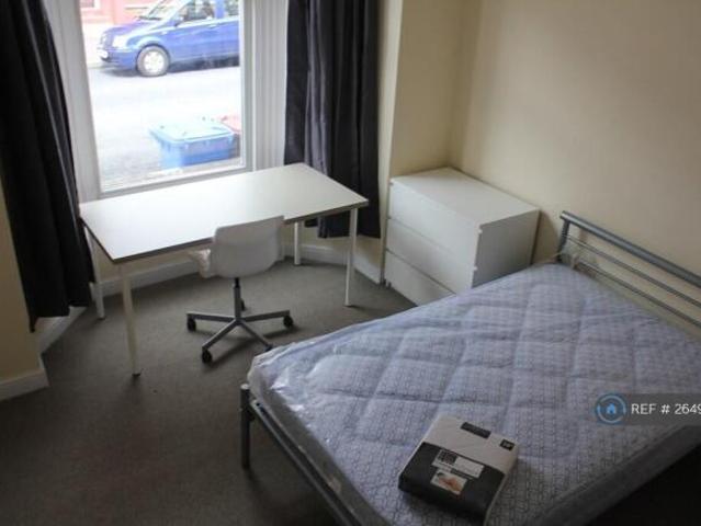 6 bedroom terraced house for rent in Hibbert Street, Manchester, M14