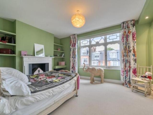 6 bedroom terraced house for rent in Hillfield Park London N10